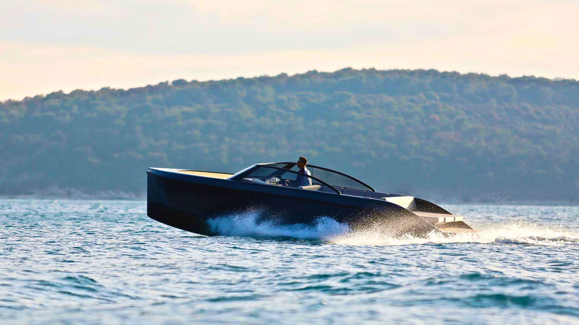 New Rand E-Boat Offers High Speed And Long Range